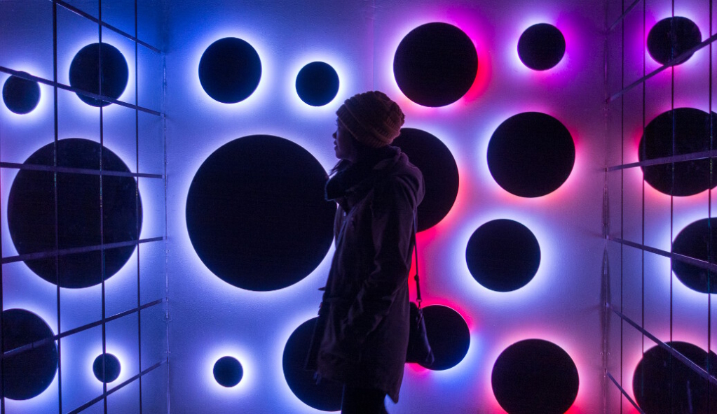 Elaine – circles circles everywhere – The Portland Photographic Society